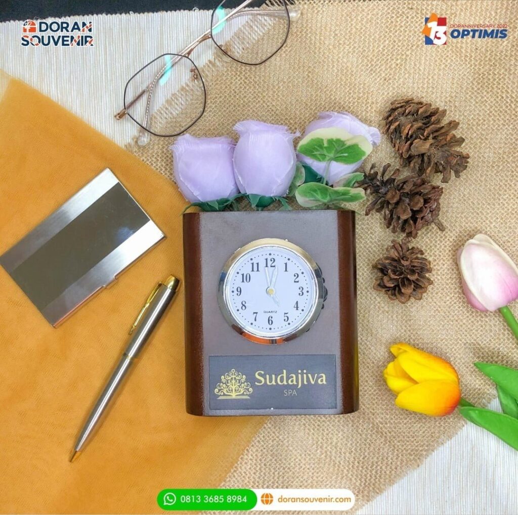 Rekomendasi Jam Meja Custom untuk Souvenir Kantor