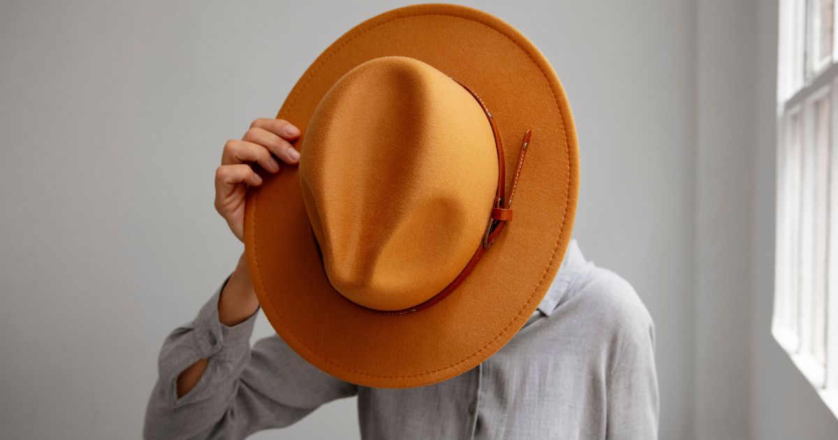 7 Jenis Topi Wanita 2023, Buat Style Lebih Menarik!