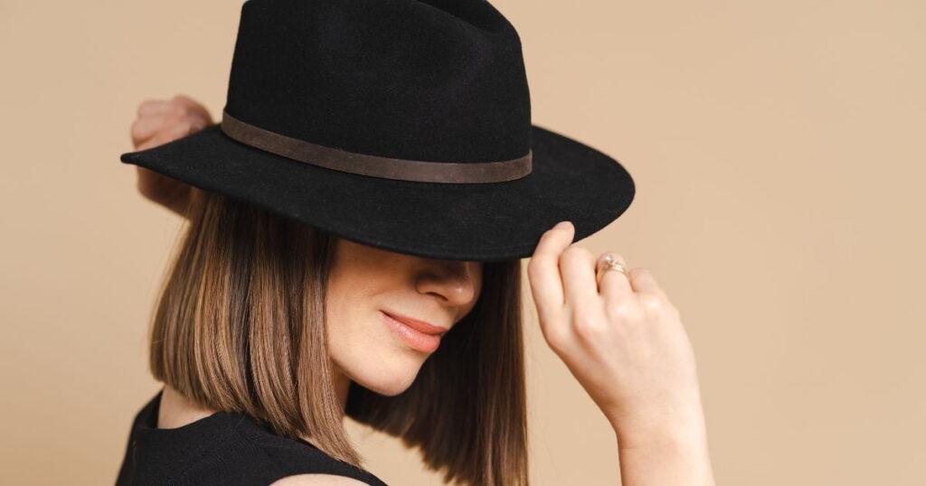 7 Jenis Topi Wanita 2023, Buat Style Lebih Menarik!