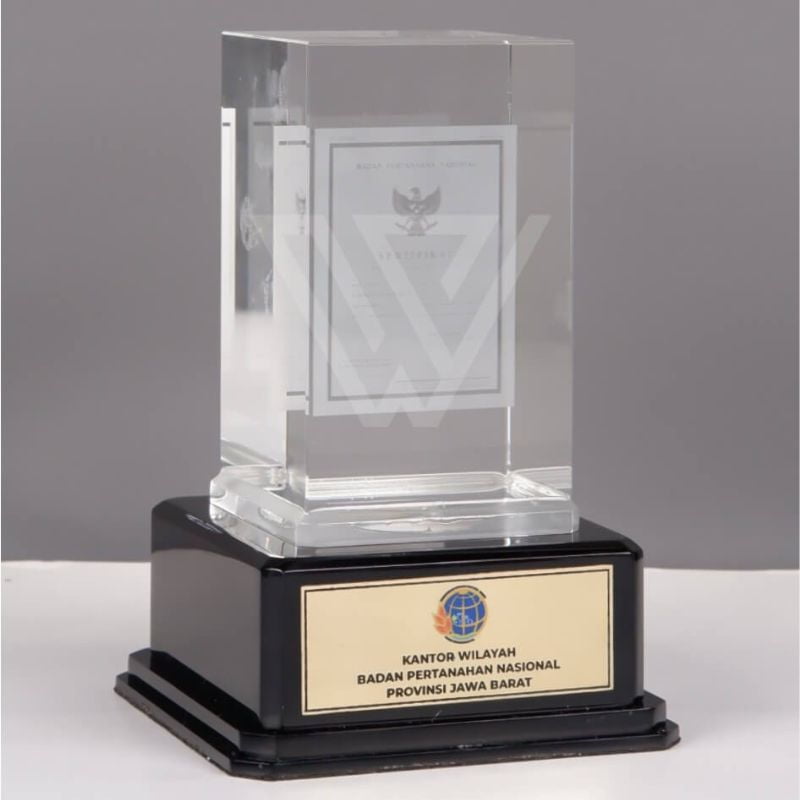 Apa itu Plakat? Pengertian, Fungsi dan Jenis-Jenisnya!